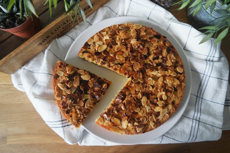 Gâteau fondant aux amandes | Aux Fourneaux